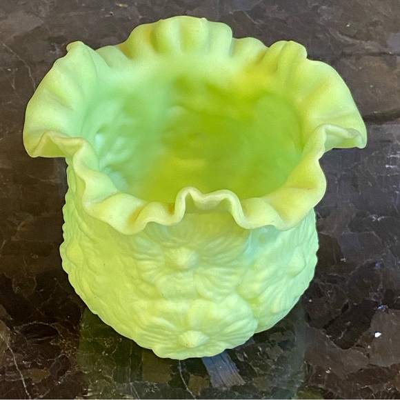 Fenton | Accents | Fenton Key Lime Ruffle Poppy Flower Satin Frosted ...